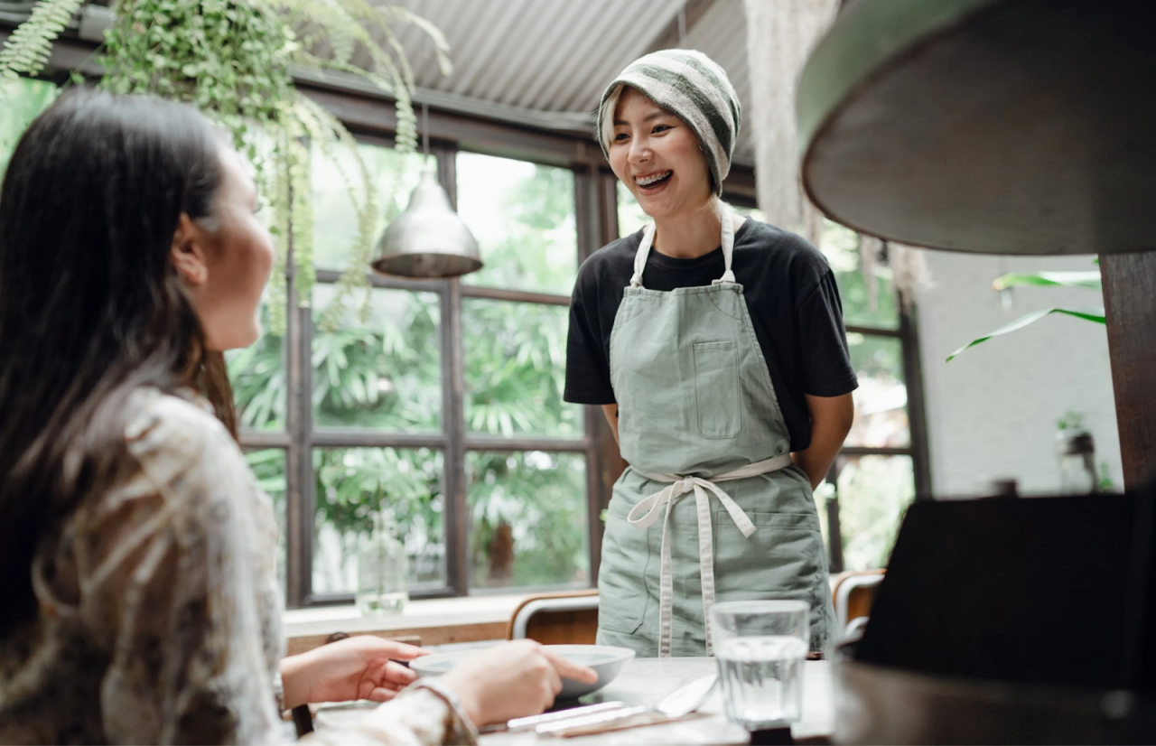 7 Tugas Kasir Restoran yang Perlu Diketahui Pemilik Bisnis - StaffAny