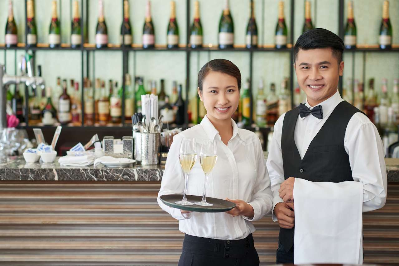 10 Jenis Pelayanan Restoran, Pebisnis Pemula Wajib Paham! - StaffAny